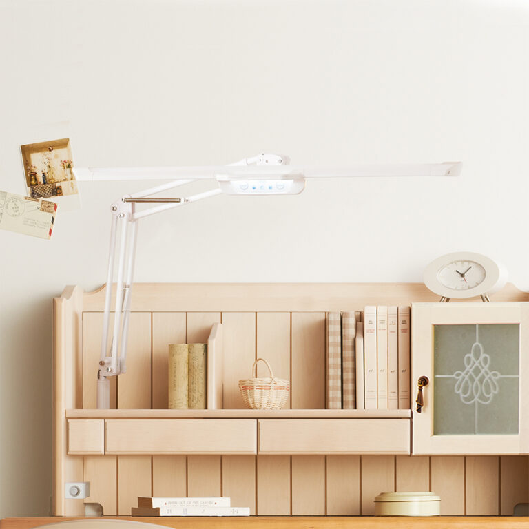 デスクライト | 学習机・デスクのコイズミファニテック株式会社